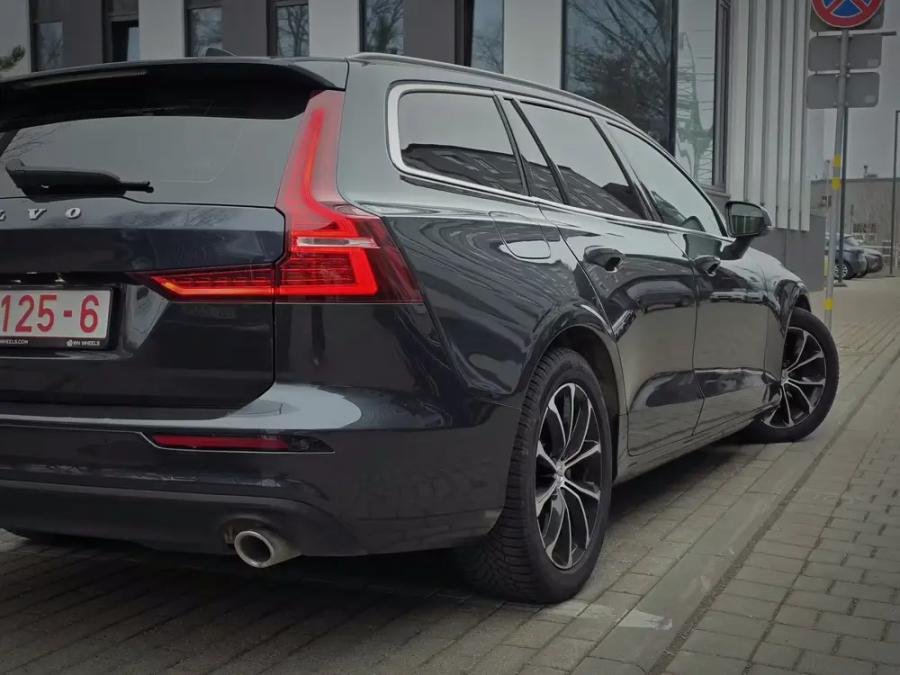 Grey Volvo V60 2019 in Riga, with an engine capacity of 2.00 L and mileage of 293 thousand km for 12495 €, photo 28 on AUTOMOTO.COM.LV