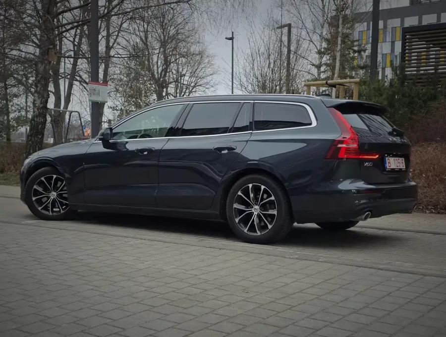 Grey Volvo V60 2019 in Riga, with an engine capacity of 2.00 L and mileage of 293 thousand km for 12495 €, photo 30 on AUTOMOTO.COM.LV