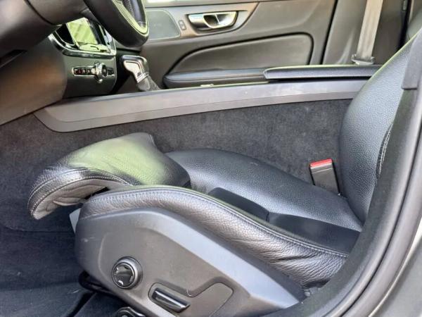 Grey Volvo V60 2019 in Riga, with an engine capacity of 2.00 L and mileage of 202 thousand km for 18995 €, photo 9 on AUTOMOTO.COM.LV