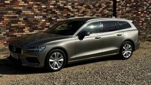 Grey Volvo V60 2019 in Riga, with an engine capacity of 2.00 L and mileage of 201 thousand km for 16500 €, photo 4 on AUTOMOTO.COM.LV