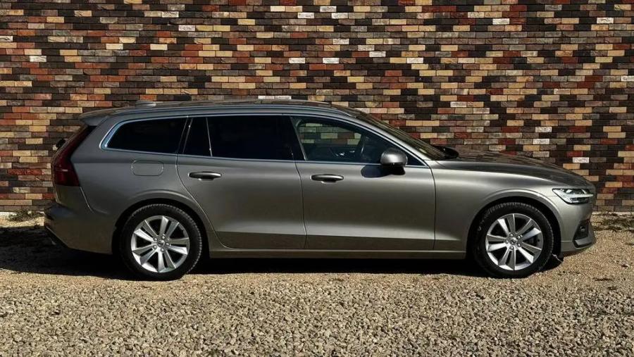 Grey Volvo V60 2019 in Riga, with an engine capacity of 2.00 L and mileage of 201 thousand km for 16500 €, photo 5 on AUTOMOTO.COM.LV