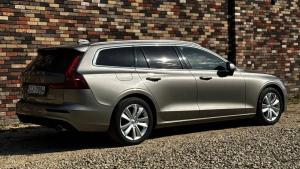 Grey Volvo V60 2019 in Riga, with an engine capacity of 2.00 L and mileage of 201 thousand km for 16500 €, photo 6 on AUTOMOTO.COM.LV