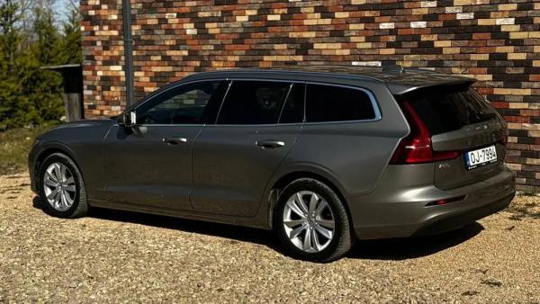 Grey Volvo V60 2019 in Riga, with an engine capacity of 2.00 L and mileage of 201 thousand km for 16500 €, photo 6 on AUTOMOTO.COM.LV