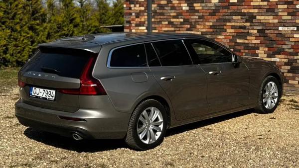 Grey Volvo V60 2019 in Riga, with an engine capacity of 2.00 L and mileage of 201 thousand km for 16500 €, photo 7 on AUTOMOTO.COM.LV