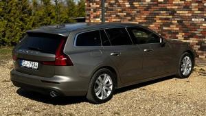 Grey Volvo V60 2019 in Riga, with an engine capacity of 2.00 L and mileage of 201 thousand km for 16500 €, photo 8 on AUTOMOTO.COM.LV