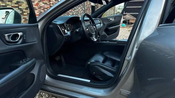 Grey Volvo V60 2019 in Riga, with an engine capacity of 2.00 L and mileage of 201 thousand km for 16500 €, photo 9 on AUTOMOTO.COM.LV