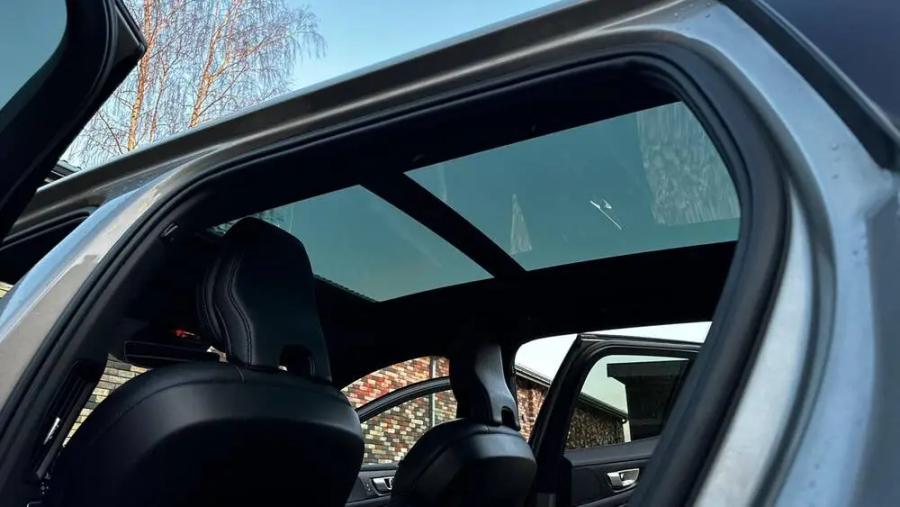 Grey Volvo V60 2019 in Riga, with an engine capacity of 2.00 L and mileage of 201 thousand km for 16500 €, photo 14 on AUTOMOTO.COM.LV