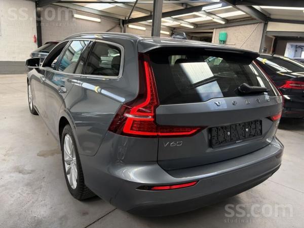 Grey Volvo V60 2019 in Riga, with an engine capacity of 2.00 L and mileage of 104 thousand km for 17450 €, photo 3 on AUTOMOTO.COM.LV