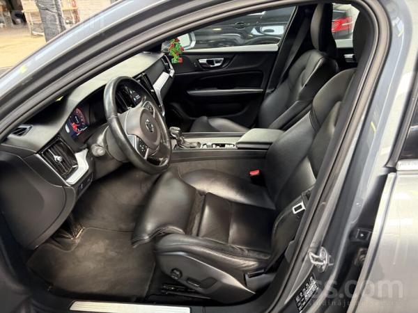 Grey Volvo V60 2019 in Riga, with an engine capacity of 2.00 L and mileage of 104 thousand km for 17450 €, photo 5 on AUTOMOTO.COM.LV