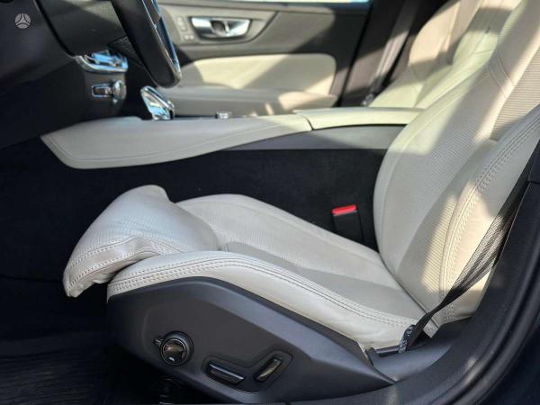 Grey Volvo V60 2019 in Vilnius, with an engine capacity of 1.97 L and mileage of 101 thousand km for 27499 €, photo 8 on AUTOMOTO.COM.LV