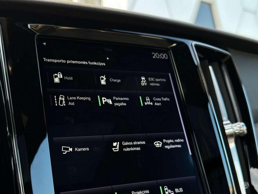 Grey Volvo V60 2019 in Vilnius, with an engine capacity of 1.97 L and mileage of 101 thousand km for 27499 €, photo 30 on AUTOMOTO.COM.LV