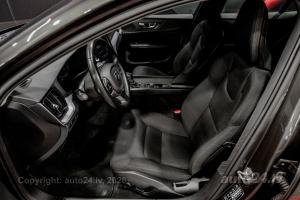 Grey Volvo V60 2019 in Parnu, with an engine capacity of 2.00 L and mileage of 251 thousand km for 14500 €, photo 12 on AUTOMOTO.COM.LV