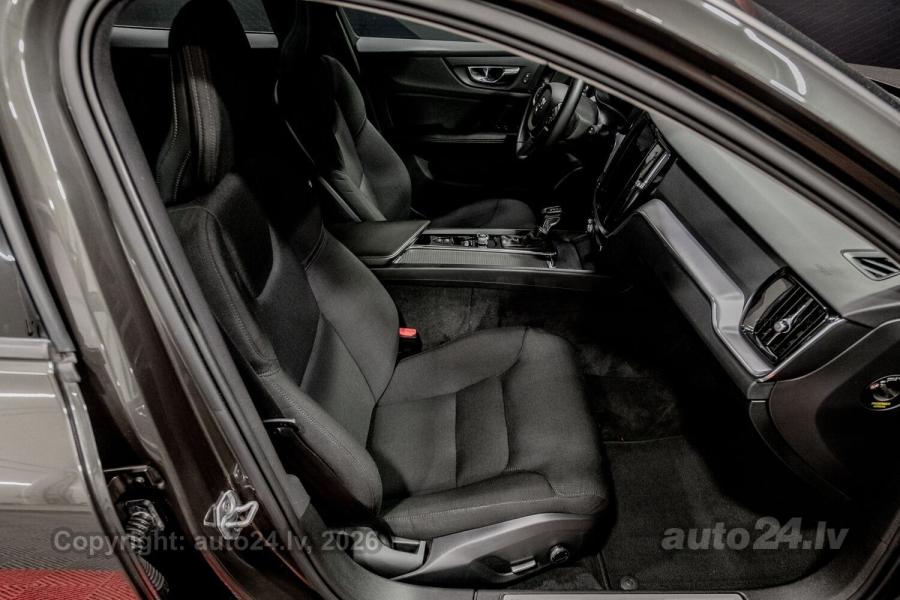 Grey Volvo V60 2019 in Parnu, with an engine capacity of 2.00 L and mileage of 251 thousand km for 14500 €, photo 14 on AUTOMOTO.COM.LV
