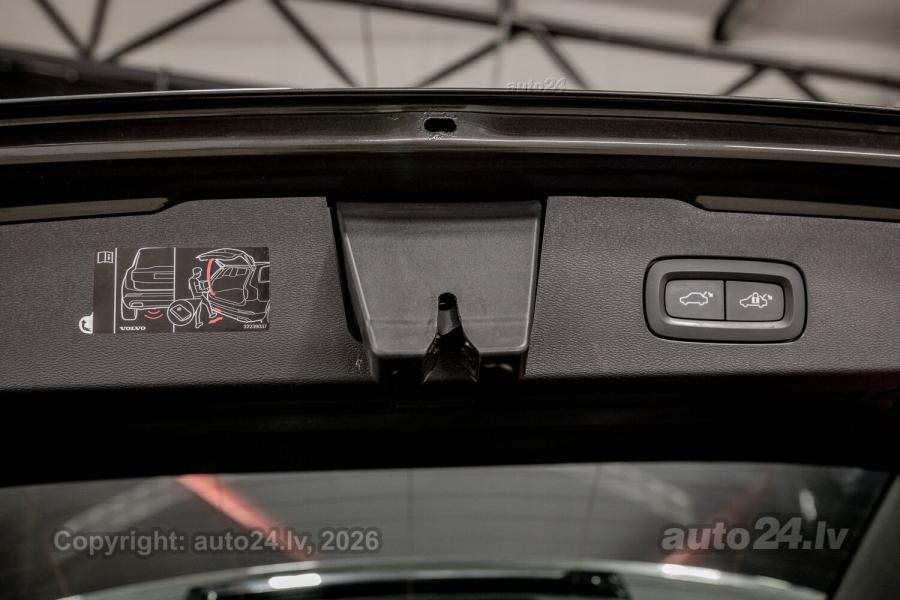Grey Volvo V60 2019 in Parnu, with an engine capacity of 2.00 L and mileage of 251 thousand km for 14500 €, photo 21 on AUTOMOTO.COM.LV