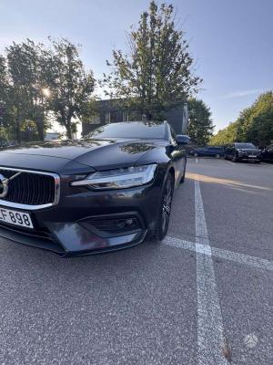 Pelēks Volvo V60 2019 Kauņa, ar dzinēja tilpumu 1.97 L un nobraukumu 275 tūkst. km par 14900 €, foto  vietnē AUTOMOTO.COM.LV