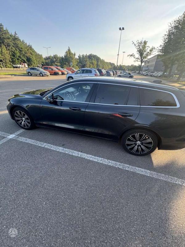 Pelēks Volvo V60 2019 Kauņa, ar dzinēja tilpumu 1.97 L un nobraukumu 275 tūkst. km par 14900 €, foto 2 vietnē AUTOMOTO.COM.LV