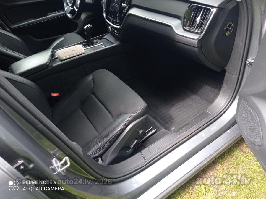 Pelēks Volvo V60 2019 Rīga, ar dzinēja tilpumu 2.00 L un nobraukumu 219 tūkst. km par 13000 €, foto 1 vietnē AUTOMOTO.COM.LV