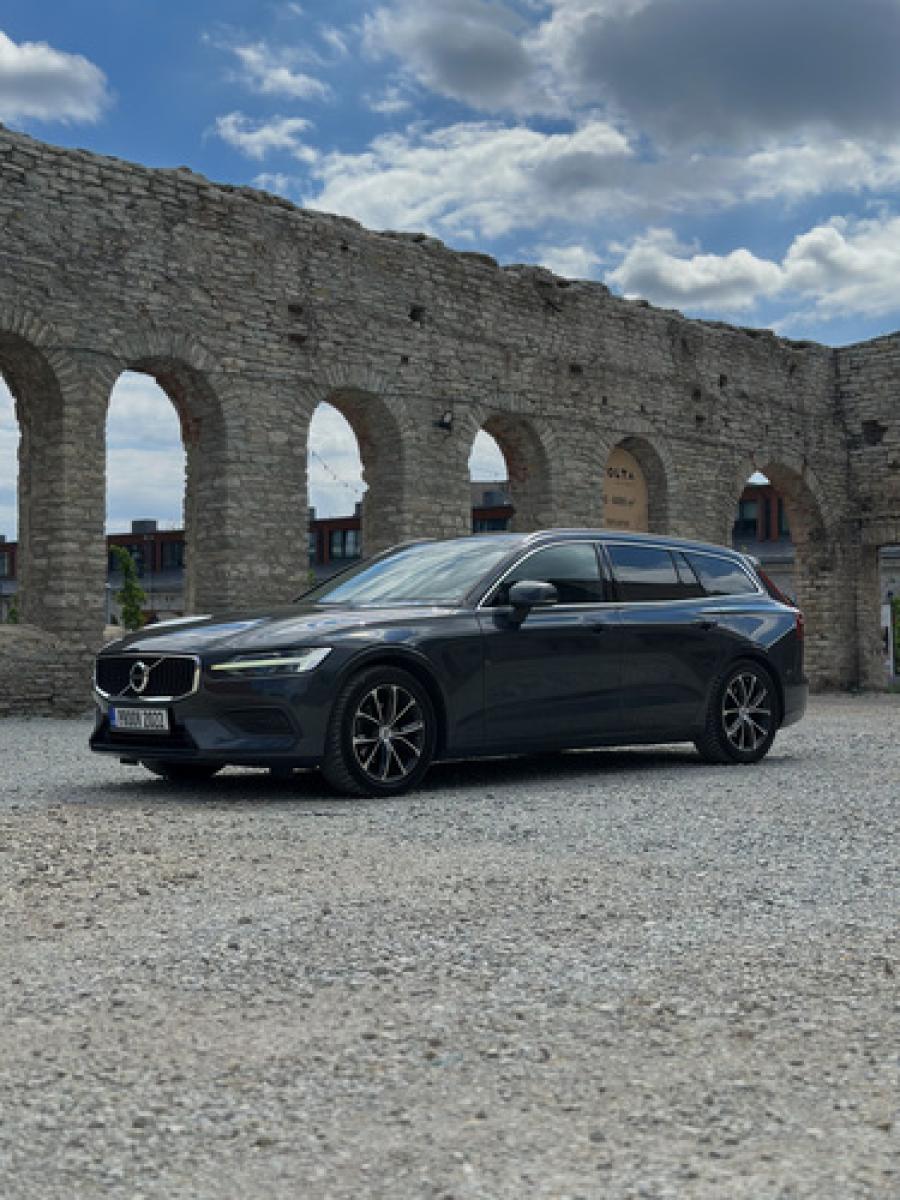 Grey Volvo V60 2019 in Tallinn, with an engine capacity of 2.00 L and mileage of 284 thousand km for 11500 €, photo 1 on AUTOMOTO.COM.LV
