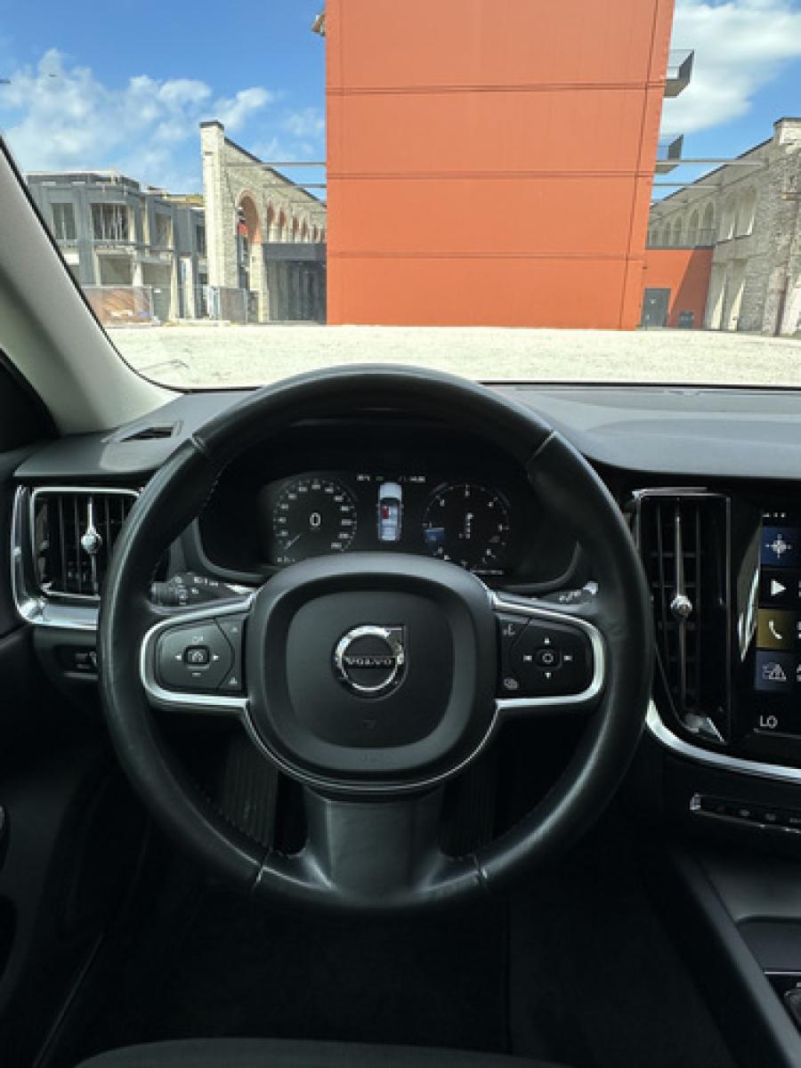 Grey Volvo V60 2019 in Tallinn, with an engine capacity of 2.00 L and mileage of 284 thousand km for 11500 €, photo 11 on AUTOMOTO.COM.LV