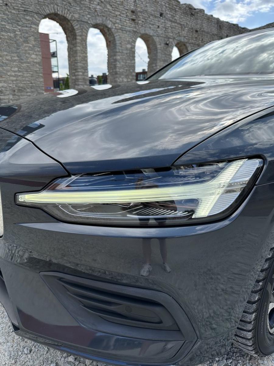 Grey Volvo V60 2019 in Tallinn, with an engine capacity of 2.00 L and mileage of 284 thousand km for 11500 €, photo 28 on AUTOMOTO.COM.LV