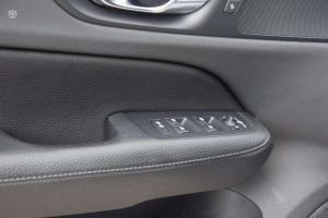 Pelēks Volvo V60 2019 Viļņa, ar dzinēja tilpumu 1.97 L un nobraukumu 240 tūkst. km par 14800 €, foto 34 vietnē AUTOMOTO.COM.LV