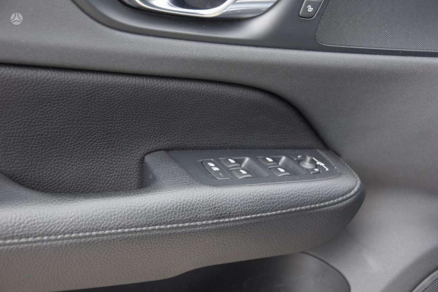 Pelēks Volvo V60 2019 Viļņa, ar dzinēja tilpumu 1.97 L un nobraukumu 240 tūkst. km par 14800 €, foto 34 vietnē AUTOMOTO.COM.LV