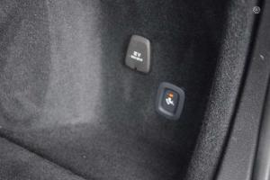 Pelēks Volvo V60 2019 Viļņa, ar dzinēja tilpumu 1.97 L un nobraukumu 240 tūkst. km par 14800 €, foto 38 vietnē AUTOMOTO.COM.LV