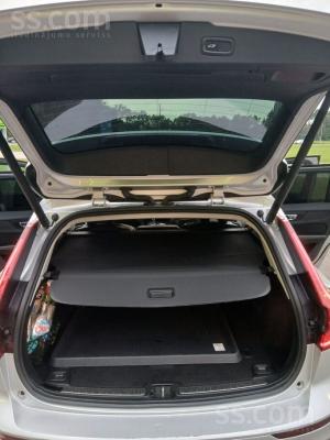 Pelēks Volvo V60 2019 Rīga, ar dzinēja tilpumu 2.00 L un nobraukumu 295 tūkst. km par 14400 €, foto 4 vietnē AUTOMOTO.COM.LV