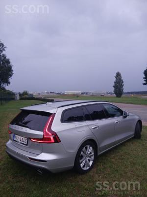 Pelēks Volvo V60 2019 Rīga, ar dzinēja tilpumu 2.00 L un nobraukumu 295 tūkst. km par 14400 €, foto 5 vietnē AUTOMOTO.COM.LV