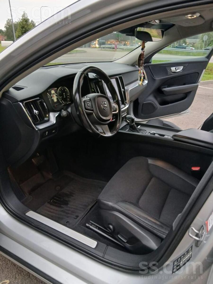 Pelēks Volvo V60 2019 Rīga, ar dzinēja tilpumu 2.00 L un nobraukumu 295 tūkst. km par 14400 €, foto 6 vietnē AUTOMOTO.COM.LV