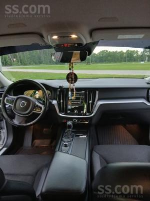 Pelēks Volvo V60 2019 Rīga, ar dzinēja tilpumu 2.00 L un nobraukumu 295 tūkst. km par 14400 €, foto 7 vietnē AUTOMOTO.COM.LV