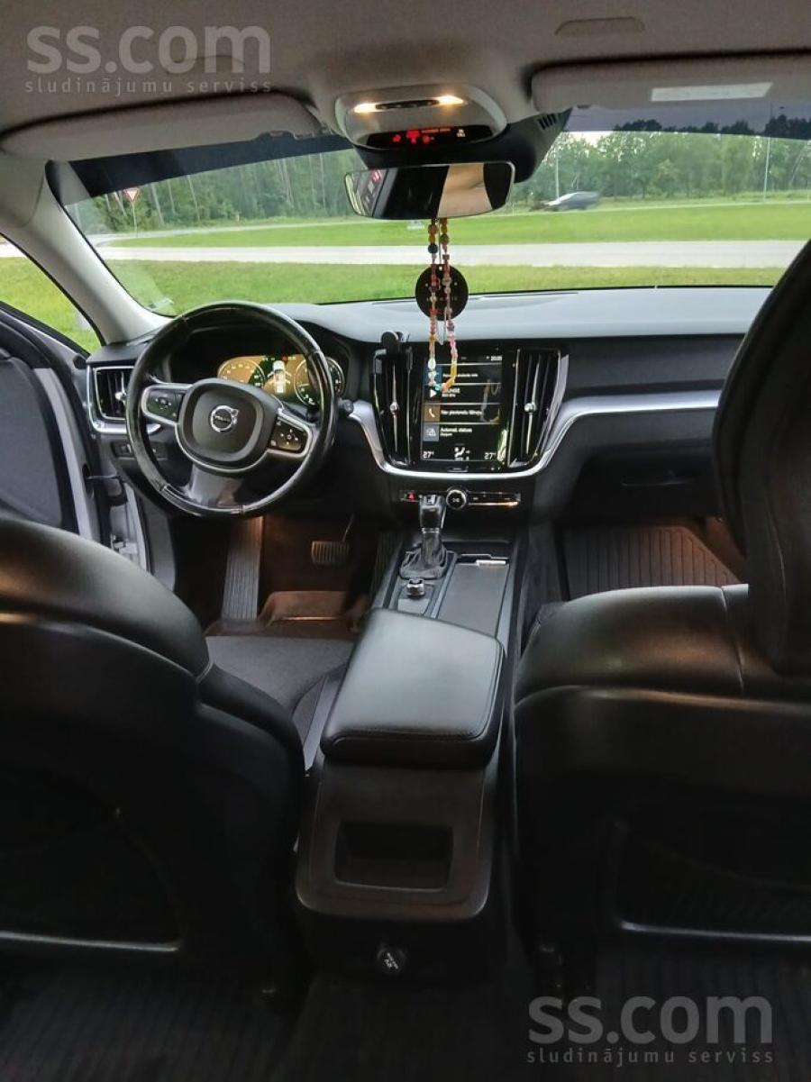 Pelēks Volvo V60 2019 Rīga, ar dzinēja tilpumu 2.00 L un nobraukumu 295 tūkst. km par 14400 €, foto 9 vietnē AUTOMOTO.COM.LV