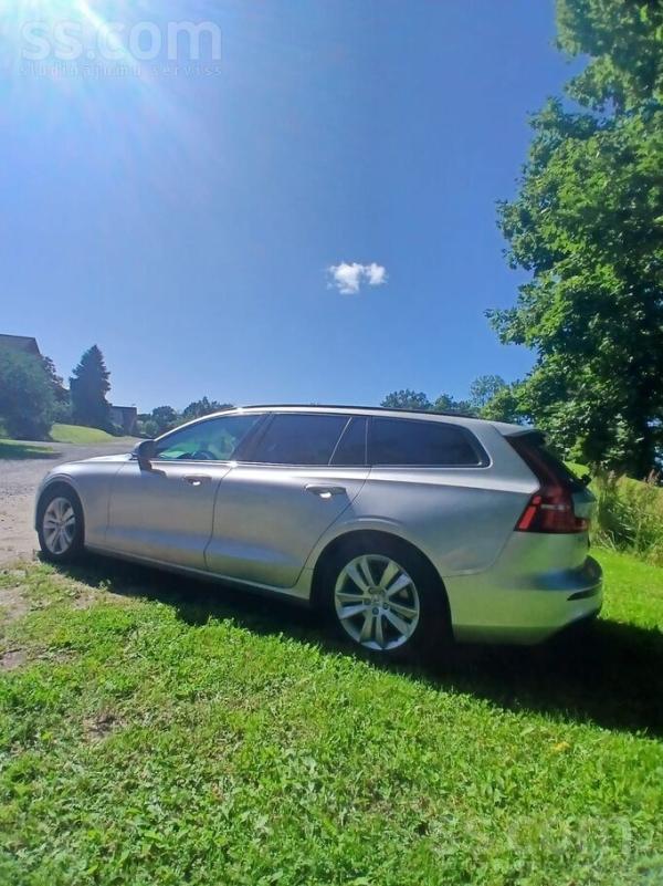 Grey Volvo V60 2019 in Riga, with an engine capacity of 2.00 L and mileage of 295 thousand km for 14400 €, photo 9 on AUTOMOTO.COM.LV