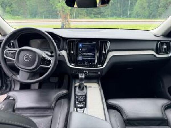 Pelēks Volvo V60 2019 Tallina, ar dzinēja tilpumu 2.00 L un nobraukumu 172 tūkst. km par 17500 €, foto 3 vietnē AUTOMOTO.COM.LV