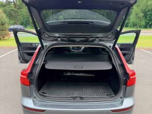 Pelēks Volvo V60 2019 Tallina, ar dzinēja tilpumu 2.00 L un nobraukumu 172 tūkst. km par 17500 €, foto 4 vietnē AUTOMOTO.COM.LV