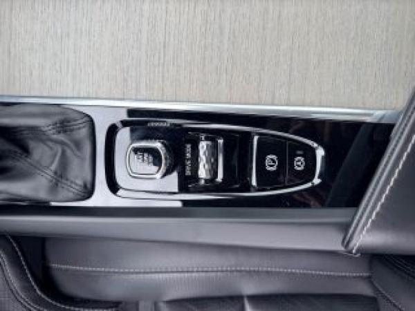 Pelēks Volvo V60 2019 Tallina, ar dzinēja tilpumu 2.00 L un nobraukumu 172 tūkst. km par 17500 €, foto 8 vietnē AUTOMOTO.COM.LV
