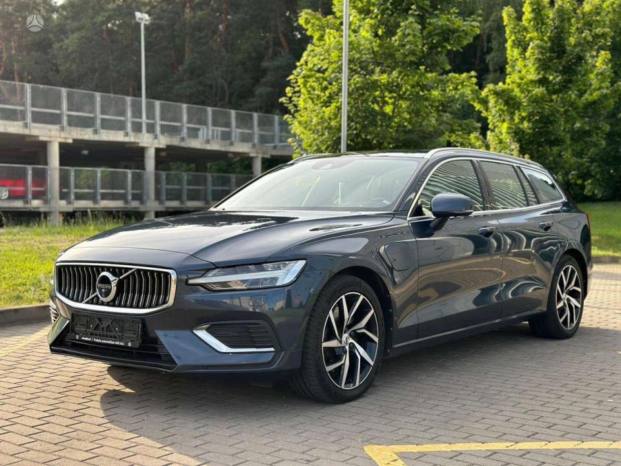 Pelēks Volvo V60 2019 Viļņa, ar dzinēja tilpumu 1.97 L un nobraukumu 101 tūkst. km par 27199 €, foto 1 vietnē AUTOMOTO.COM.LV