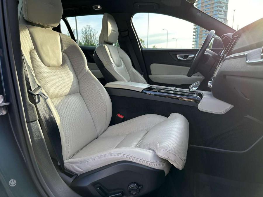 Pelēks Volvo V60 2019 Viļņa, ar dzinēja tilpumu 1.97 L un nobraukumu 101 tūkst. km par 27199 €, foto 19 vietnē AUTOMOTO.COM.LV