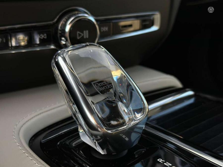 Pelēks Volvo V60 2019 Viļņa, ar dzinēja tilpumu 1.97 L un nobraukumu 101 tūkst. km par 27199 €, foto 22 vietnē AUTOMOTO.COM.LV