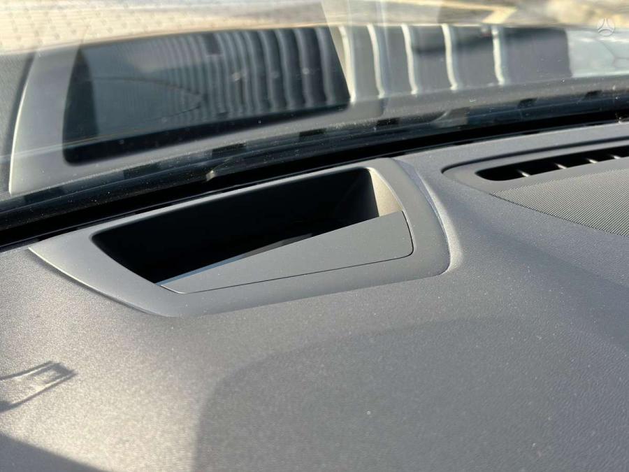 Pelēks Volvo V60 2019 Viļņa, ar dzinēja tilpumu 1.97 L un nobraukumu 101 tūkst. km par 27199 €, foto 25 vietnē AUTOMOTO.COM.LV