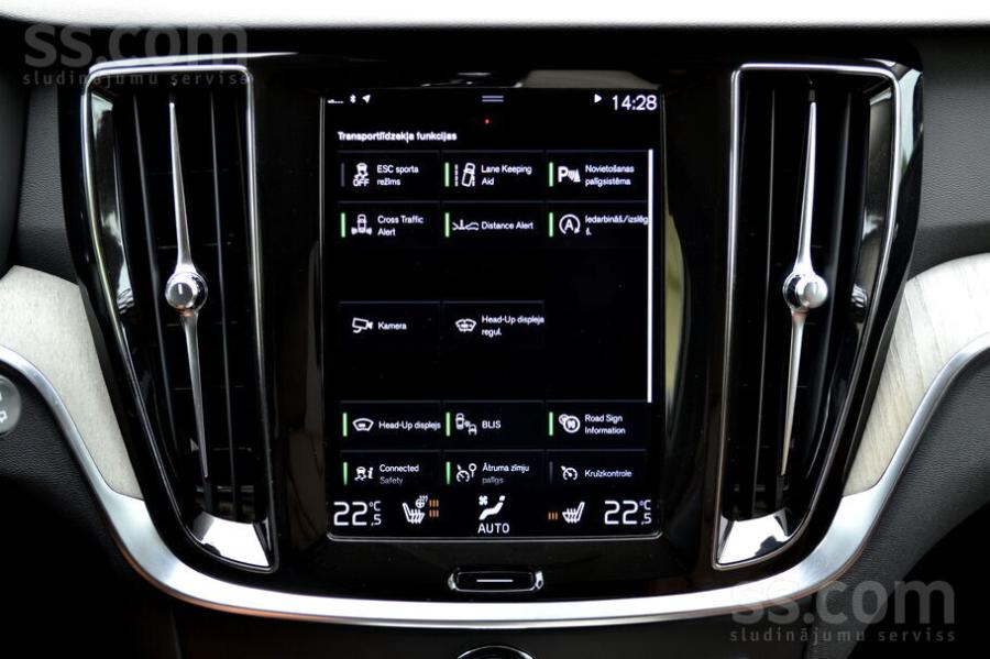 Grey Volvo V60 2019 in Tukums, with an engine capacity of 2.00 L and mileage of 222 thousand km for 17990 €, photo 17 on AUTOMOTO.COM.LV