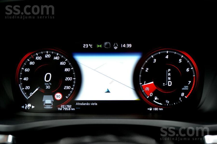 Grey Volvo V60 2019 in Tukums, with an engine capacity of 2.00 L and mileage of 222 thousand km for 17990 €, photo 19 on AUTOMOTO.COM.LV