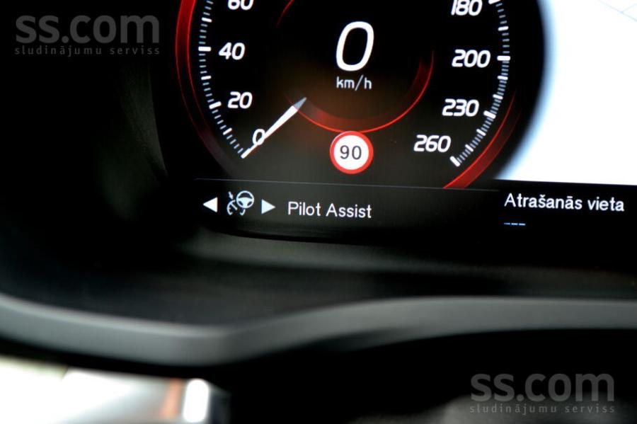 Grey Volvo V60 2019 in Tukums, with an engine capacity of 2.00 L and mileage of 222 thousand km for 17990 €, photo 20 on AUTOMOTO.COM.LV