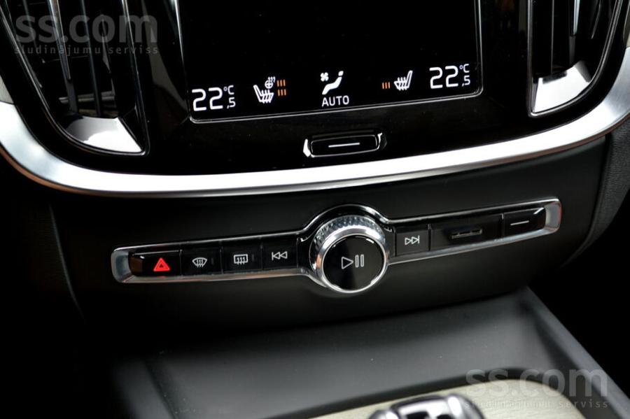 Grey Volvo V60 2019 in Tukums, with an engine capacity of 2.00 L and mileage of 222 thousand km for 17990 €, photo 21 on AUTOMOTO.COM.LV
