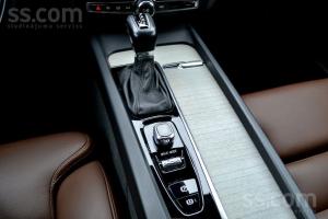 Grey Volvo V60 2019 in Tukums, with an engine capacity of 2.00 L and mileage of 222 thousand km for 17990 €, photo 22 on AUTOMOTO.COM.LV