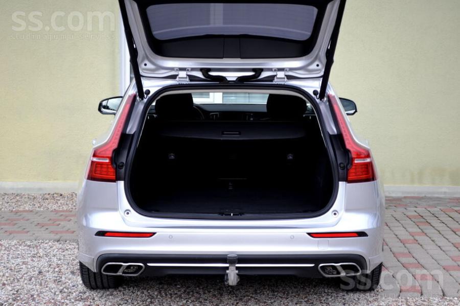 Grey Volvo V60 2019 in Tukums, with an engine capacity of 2.00 L and mileage of 222 thousand km for 17990 €, photo 34 on AUTOMOTO.COM.LV