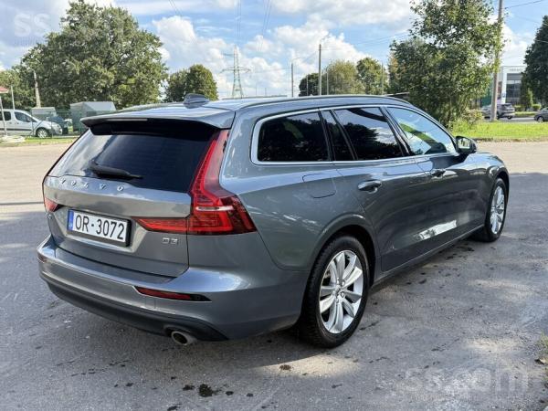 Grey Volvo V60 2019 in Riga, with an engine capacity of 2.00 L and mileage of 106 thousand km for 16750 €, photo 5 on AUTOMOTO.COM.LV