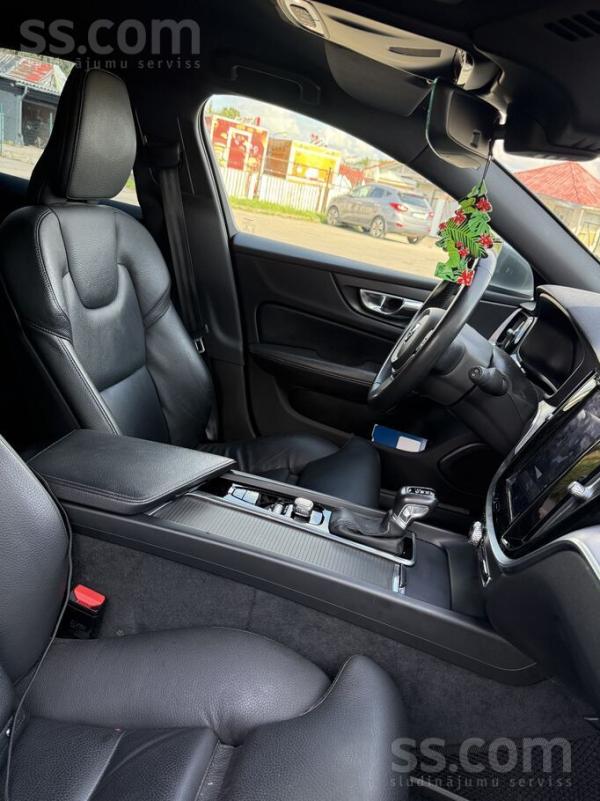 Grey Volvo V60 2019 in Riga, with an engine capacity of 2.00 L and mileage of 106 thousand km for 16750 €, photo 7 on AUTOMOTO.COM.LV