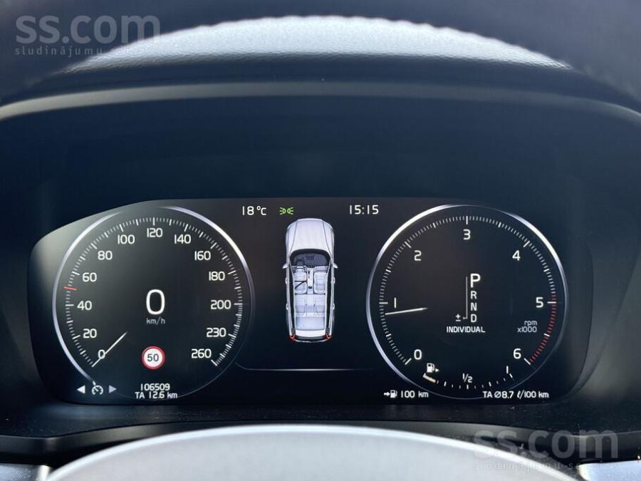 Grey Volvo V60 2019 in Riga, with an engine capacity of 2.00 L and mileage of 106 thousand km for 16750 €, photo 8 on AUTOMOTO.COM.LV