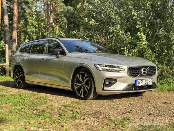 Grey Volvo V60 2019 in Riga, with an engine capacity of 2.00 L and mileage of 260 thousand km for 15490 €, photo 4 on AUTOMOTO.COM.LV